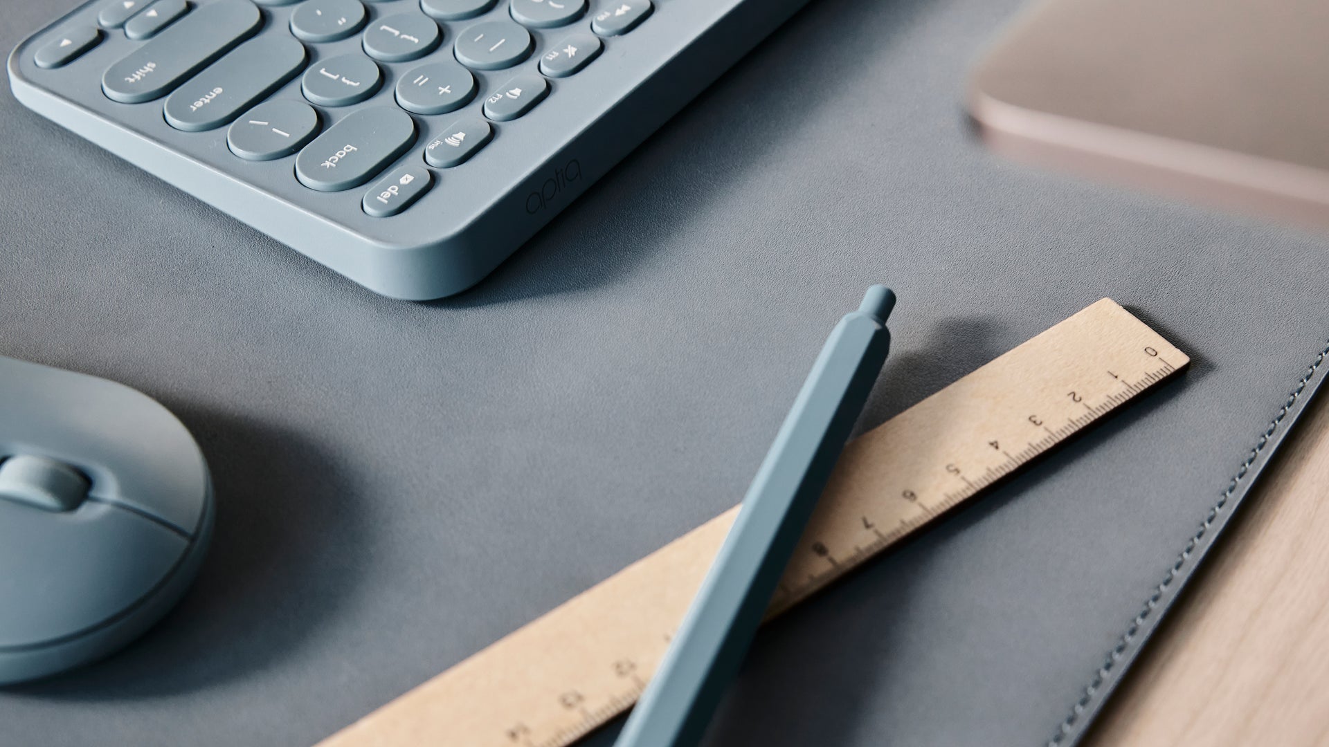 Aptiq: Stijlvolle en Functionele Werkplekdesigns voor Thuis